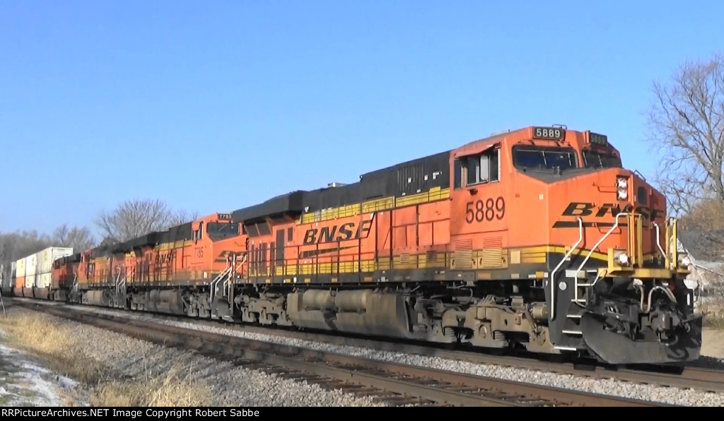 BNSF 5889